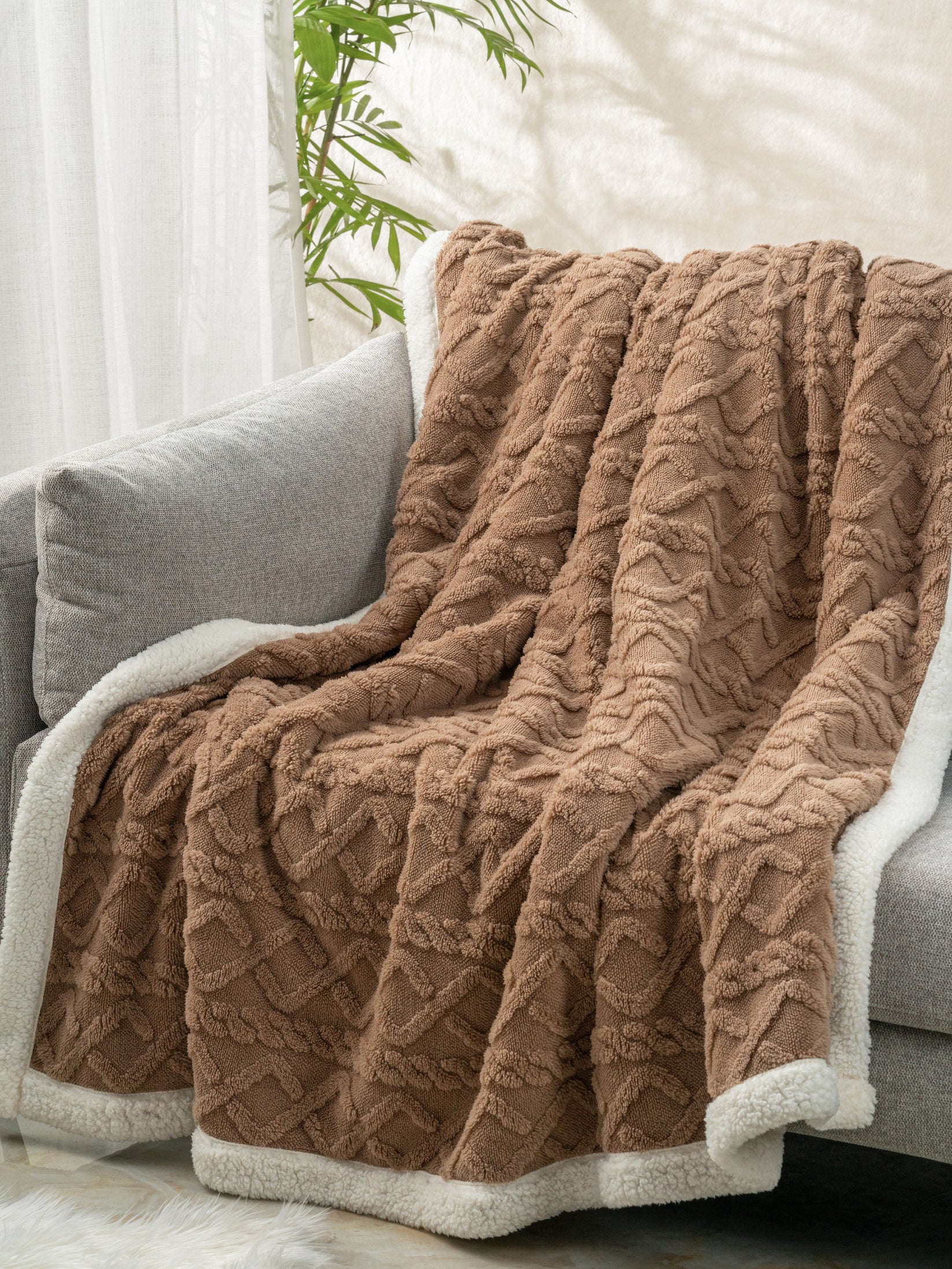 Mellowdy | Jacquard Shaggy Weft Knitted Sherpa Blanket